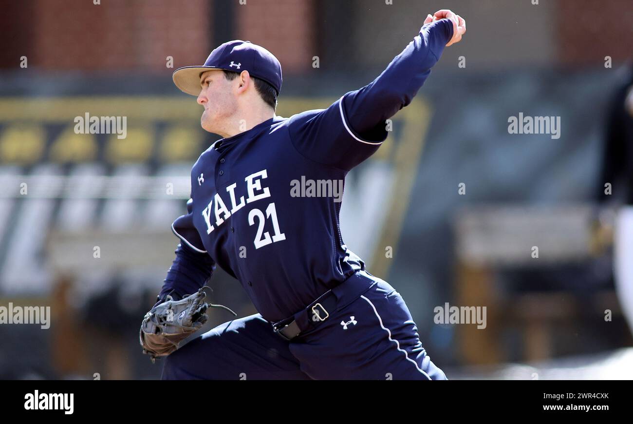 Yale pitcher Reid Easterly (21) throws during an NCAA baseball game ...