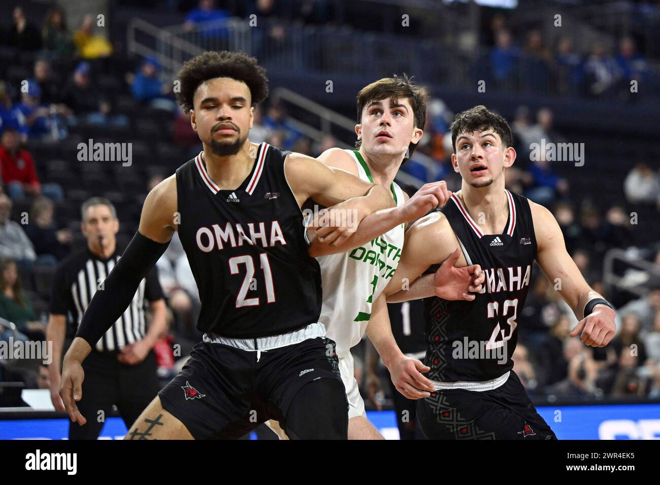 Nebraska-Omaha Mavericks forward Nick Davis (21) and Nebraska-Omaha ...
