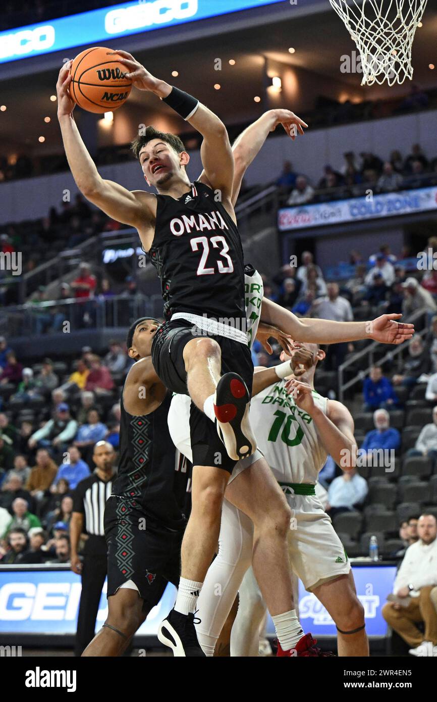 Nebraska-Omaha Mavericks forward Frankie Fidler (23) grabs a rebound ...