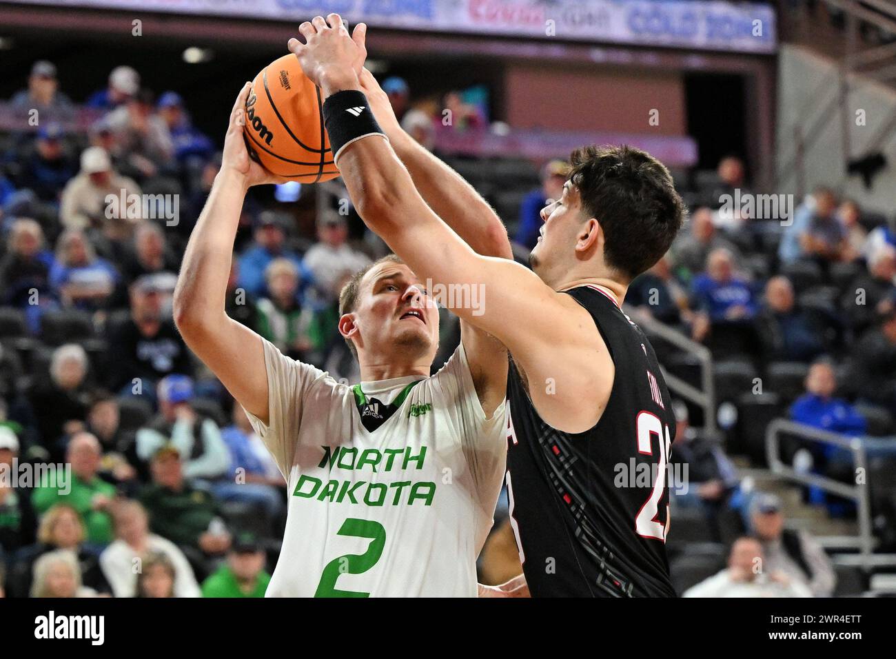 North Dakota Fighting Hawks guard Eli King (2) attempts to shoot over ...