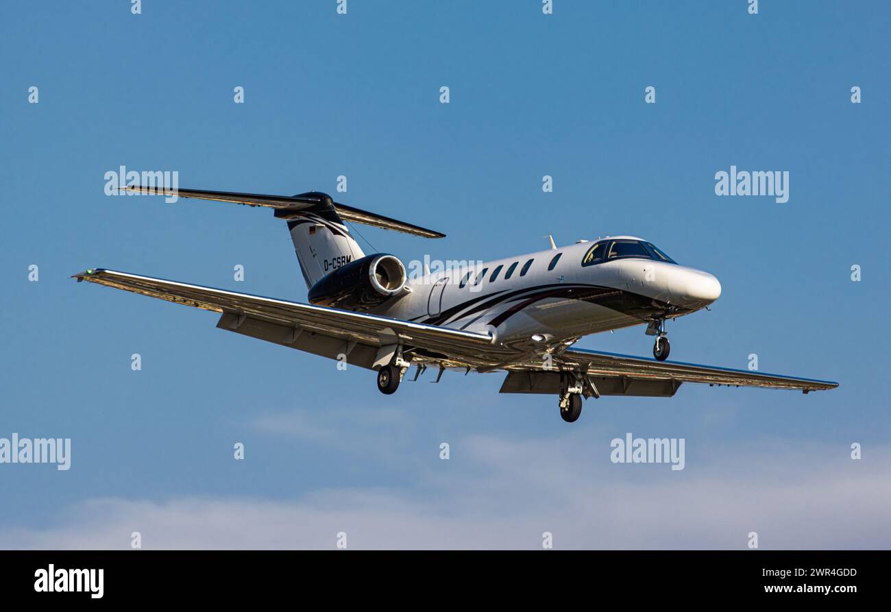 Eine Cessna 525C Citation CJ4 von ProAir Aviation ist im Anflug auf die ...