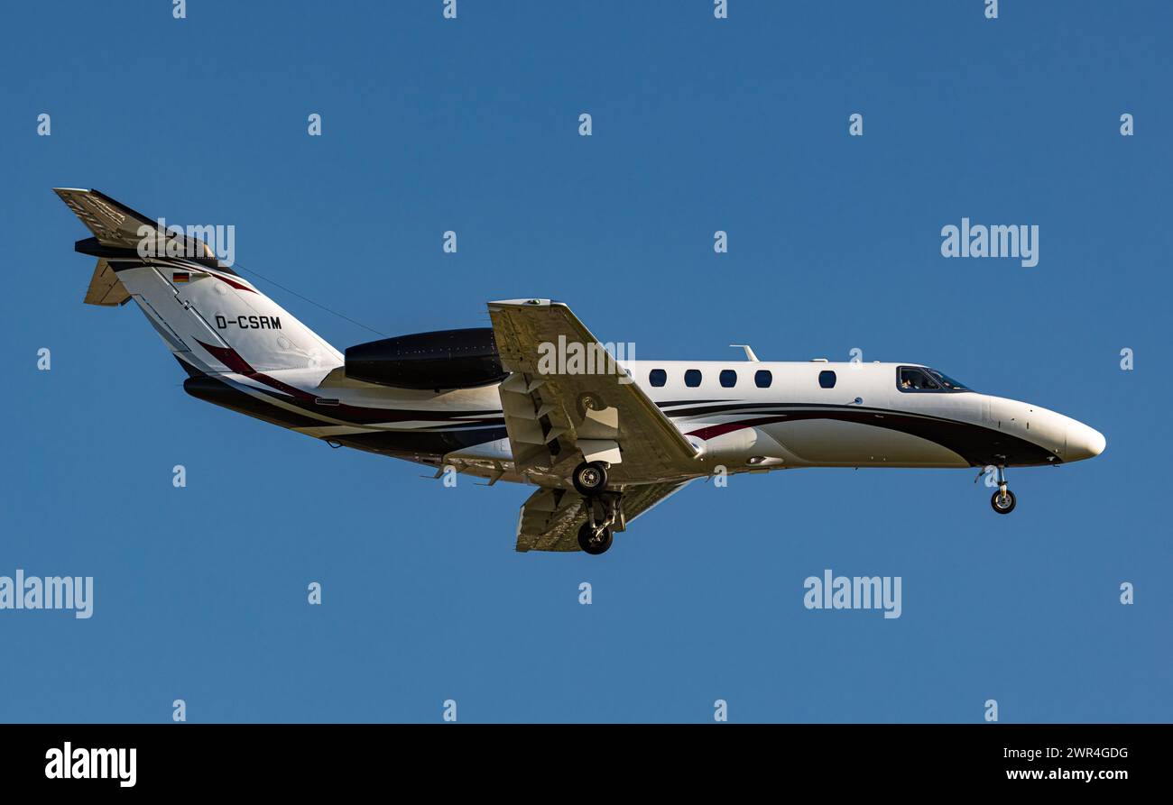 Eine Cessna 525C Citation CJ4 von ProAir Aviation ist im Anflug auf die ...