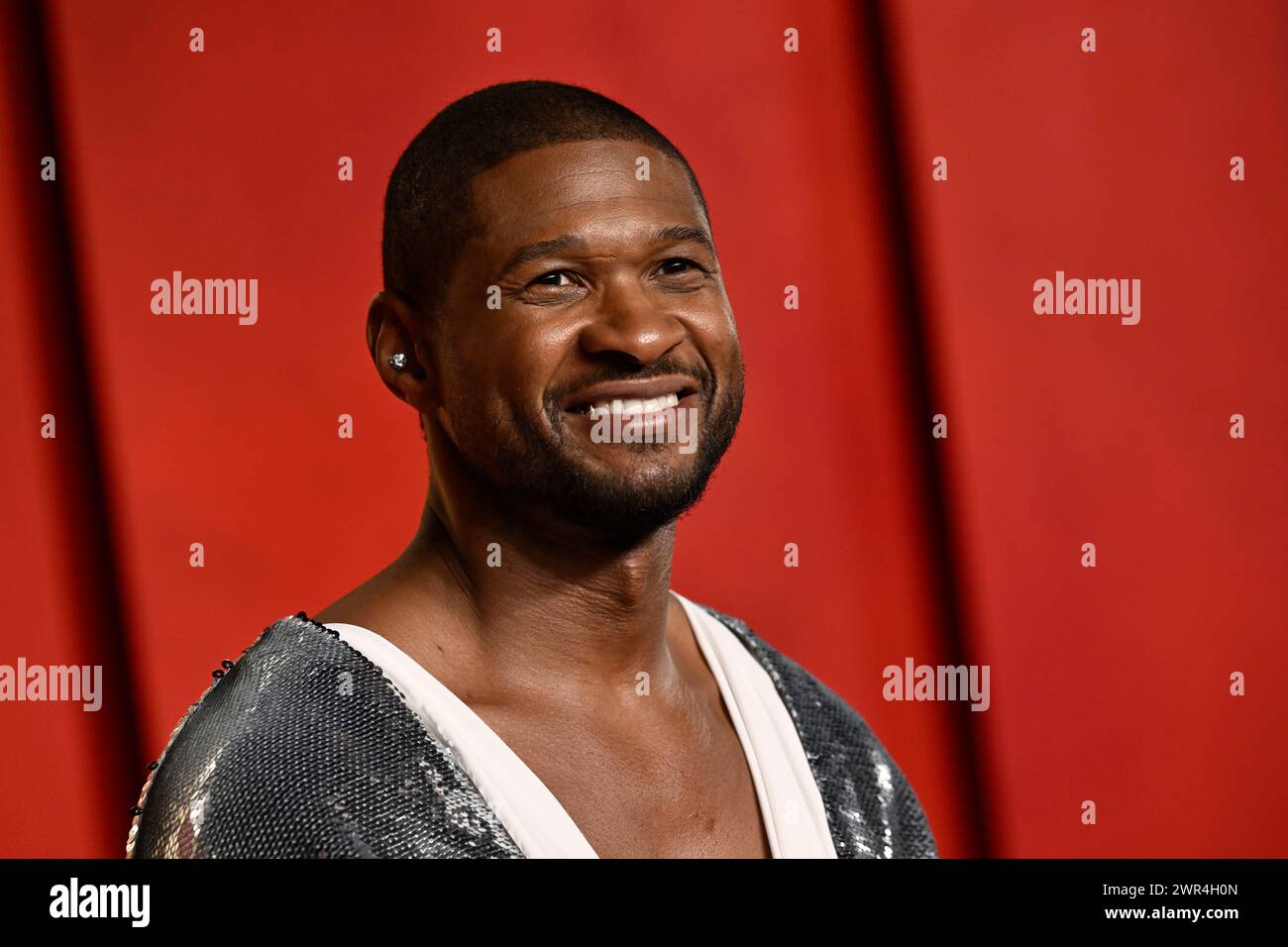 Usher arrives at the Vanity Fair Oscar Party on Sunday, March 10, 2024 ...