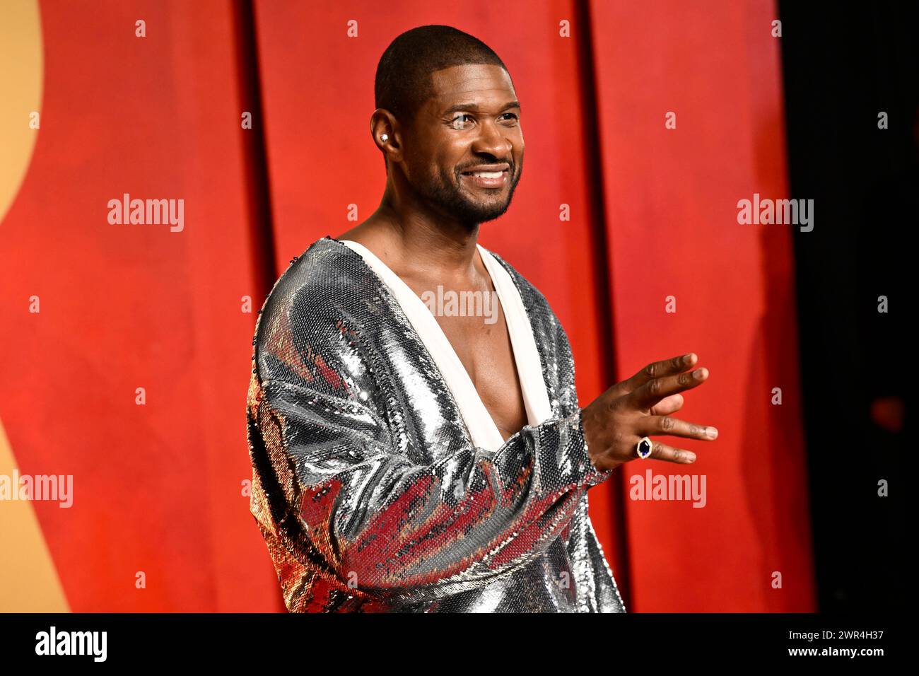 Usher arrives at the Vanity Fair Oscar Party on Sunday, March 10, 2024 ...