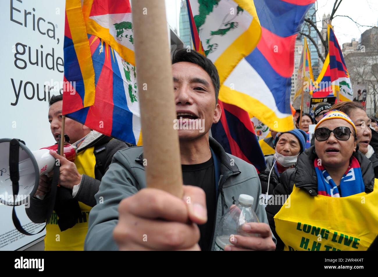Tibetans flee to india hi-res stock photography and images - Alamy