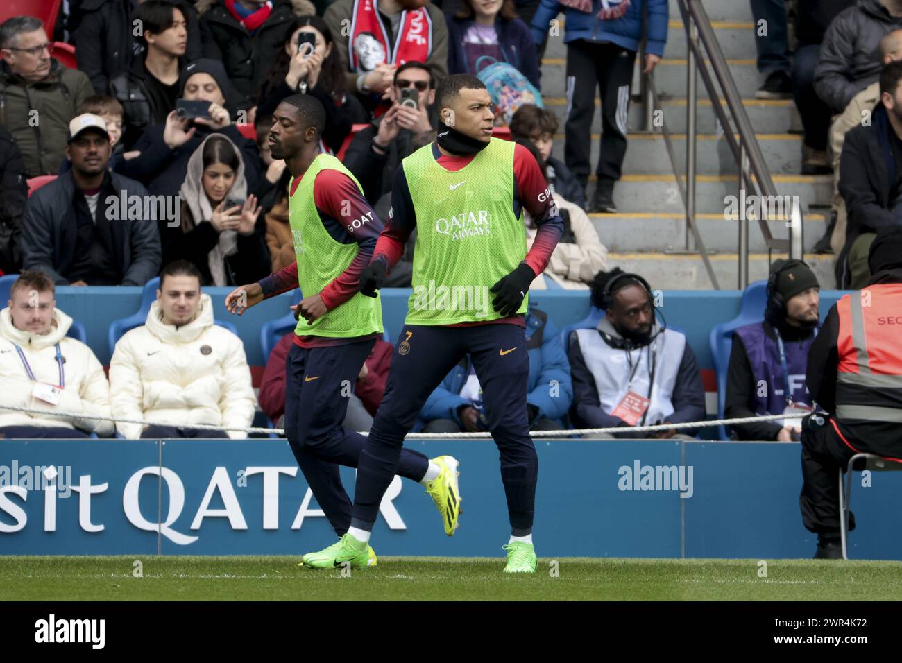 Ousmane Dembele, Kylian Mbappe of PSG warm up during the French ...
