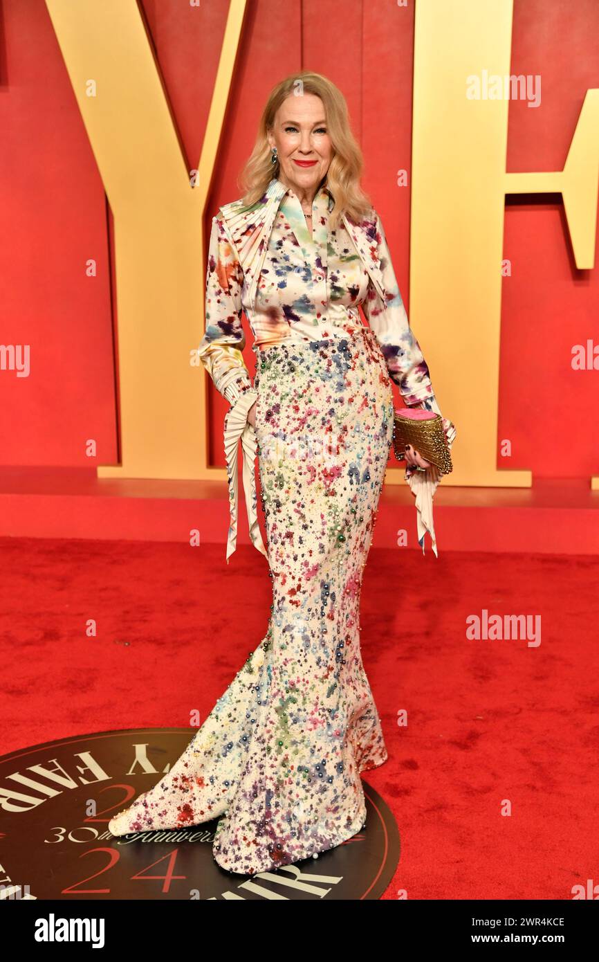Catherine O'Hara arrives at the Vanity Fair Oscar Party on Sunday ...