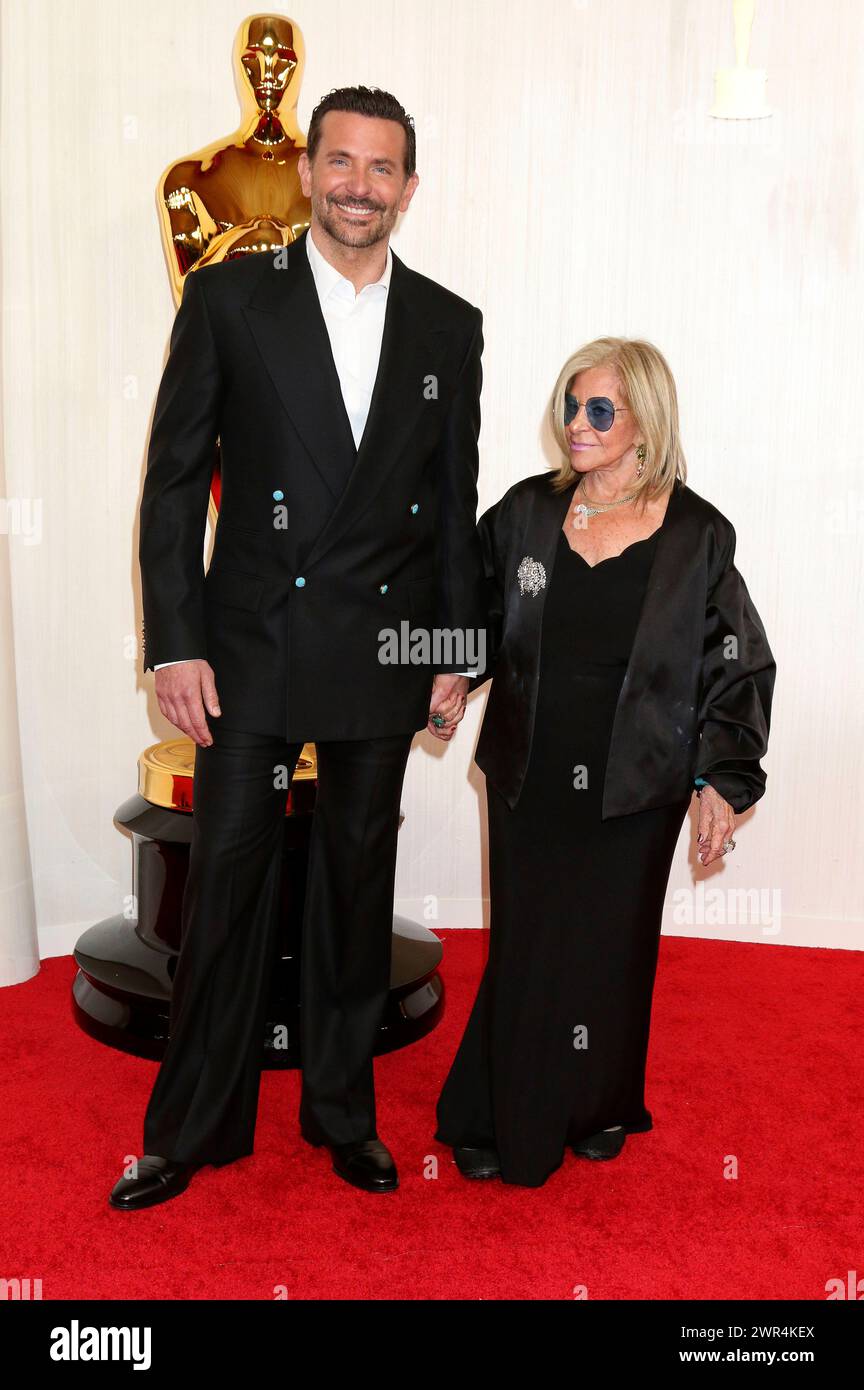 Bradley Cooper mit Mutter Gloria Campano bei der Oscar Verleihung 2024 ...