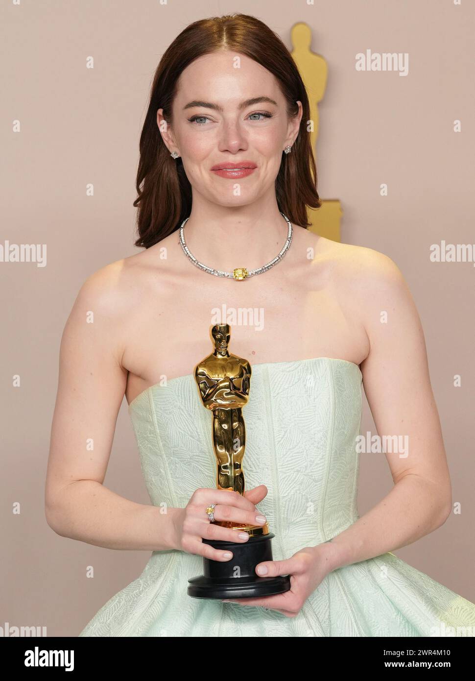 Los Angeles, USA. 10th Mar, 2024. Emma Stone, winner of the Best ...