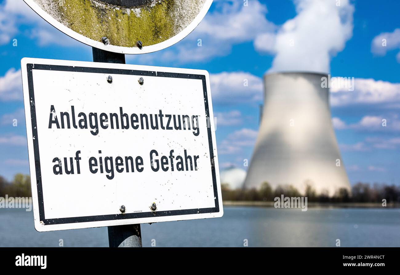 Ein Schild weisst darauf hin, dass die Anlagenbenutzung auf eigene ...