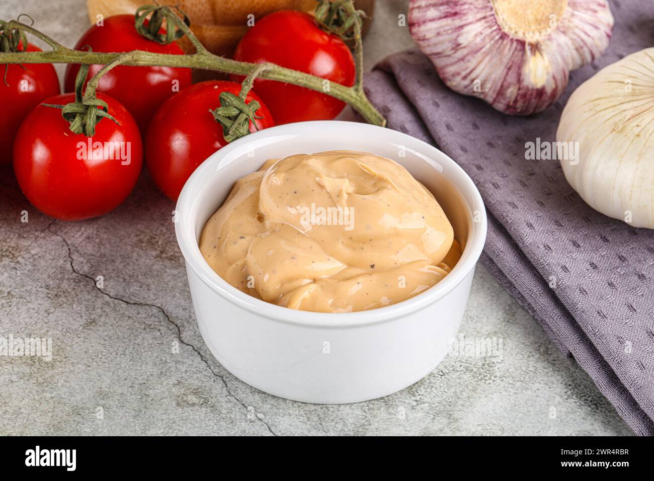 Bowl of Yellow cream grill sauce for burger Stock Photo - Alamy