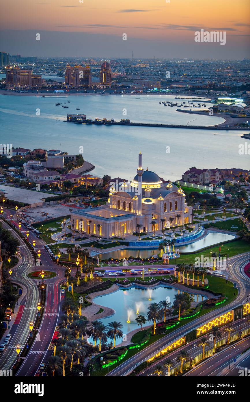 Pearl qatar mosque hi-res stock photography and images - Alamy