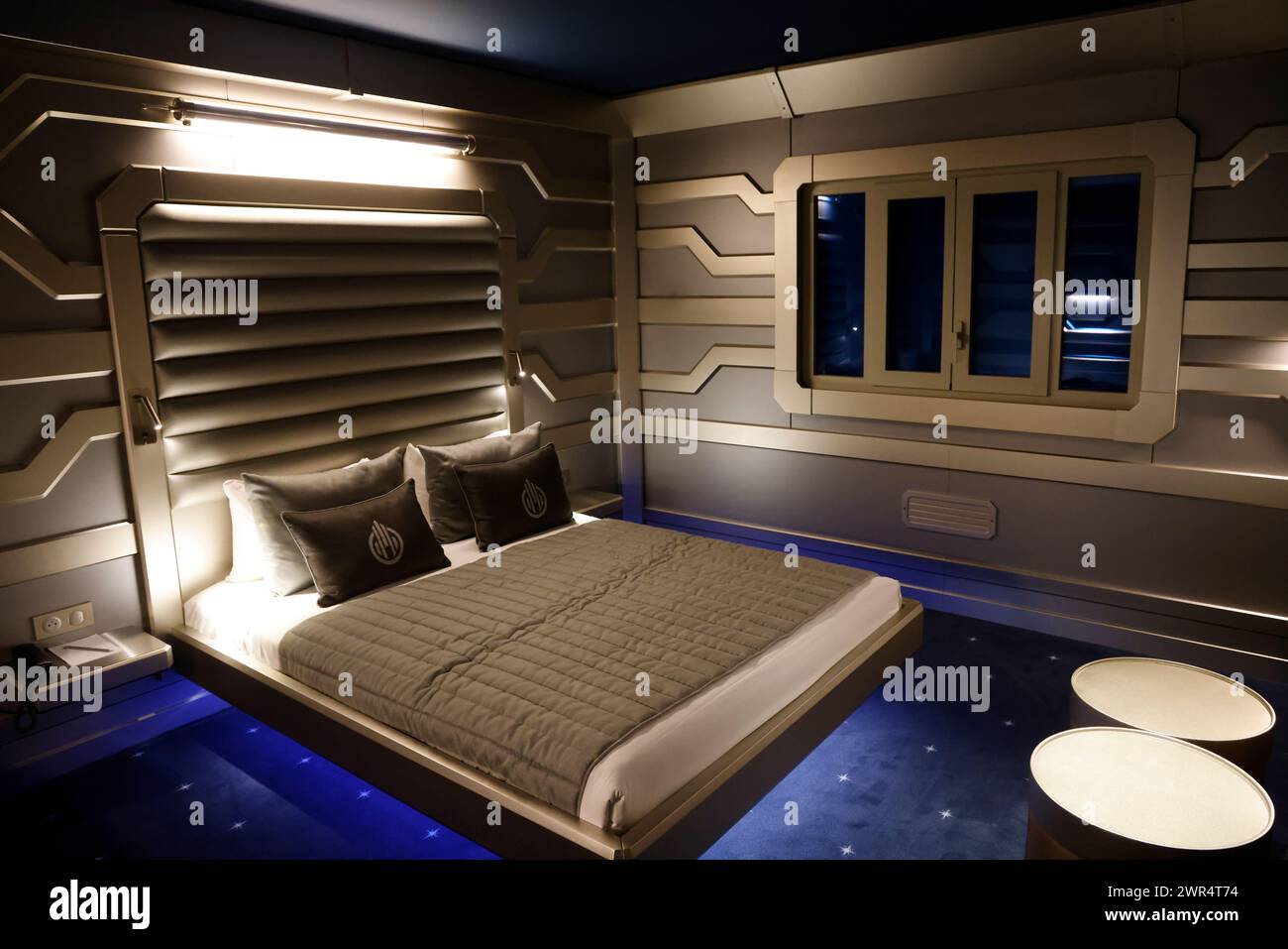 Hotel “Station Cosmos” at Futuroscope. Sleeping in a space exploration ...