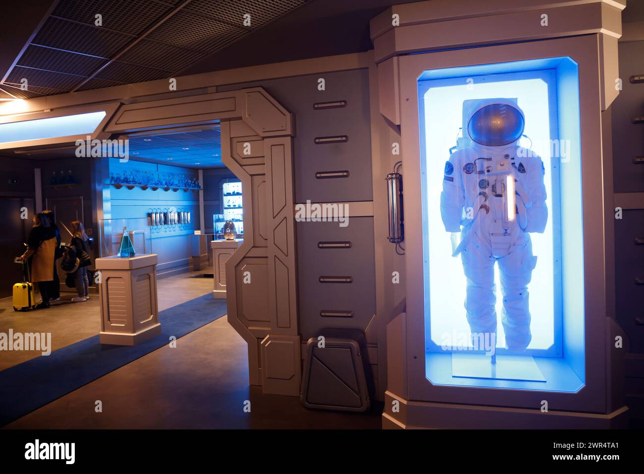 Hotel “Station Cosmos” at Futuroscope. Sleeping in a space exploration ...