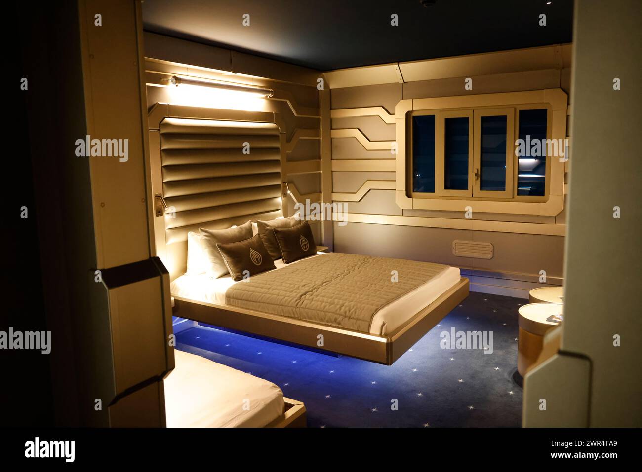 Hotel “Station Cosmos” at Futuroscope. Sleeping in a space exploration ...