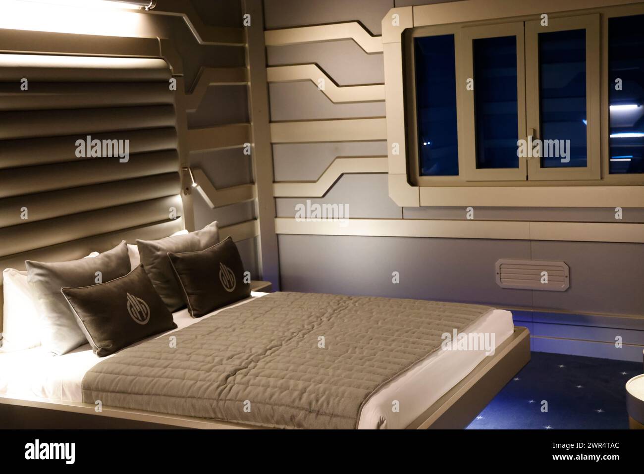 Hotel “Station Cosmos” at Futuroscope. Sleeping in a space exploration ...