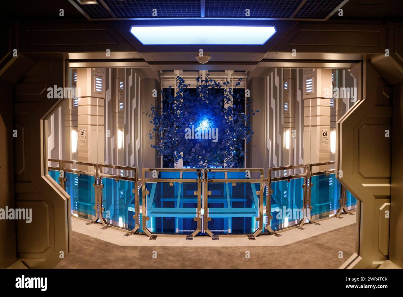 Hotel “Station Cosmos” at Futuroscope. Sleeping in a space exploration ...