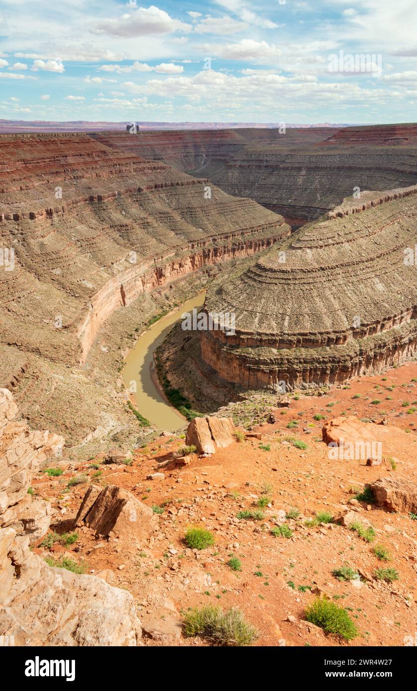 Goosenecks State Park, Overlook with a View of the meander of the San ...