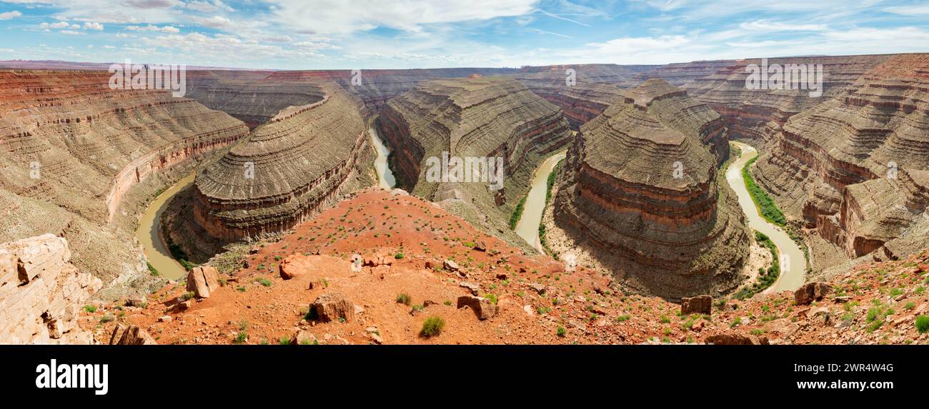 Goosenecks State Park, Overlook with a View of the meander of the San ...