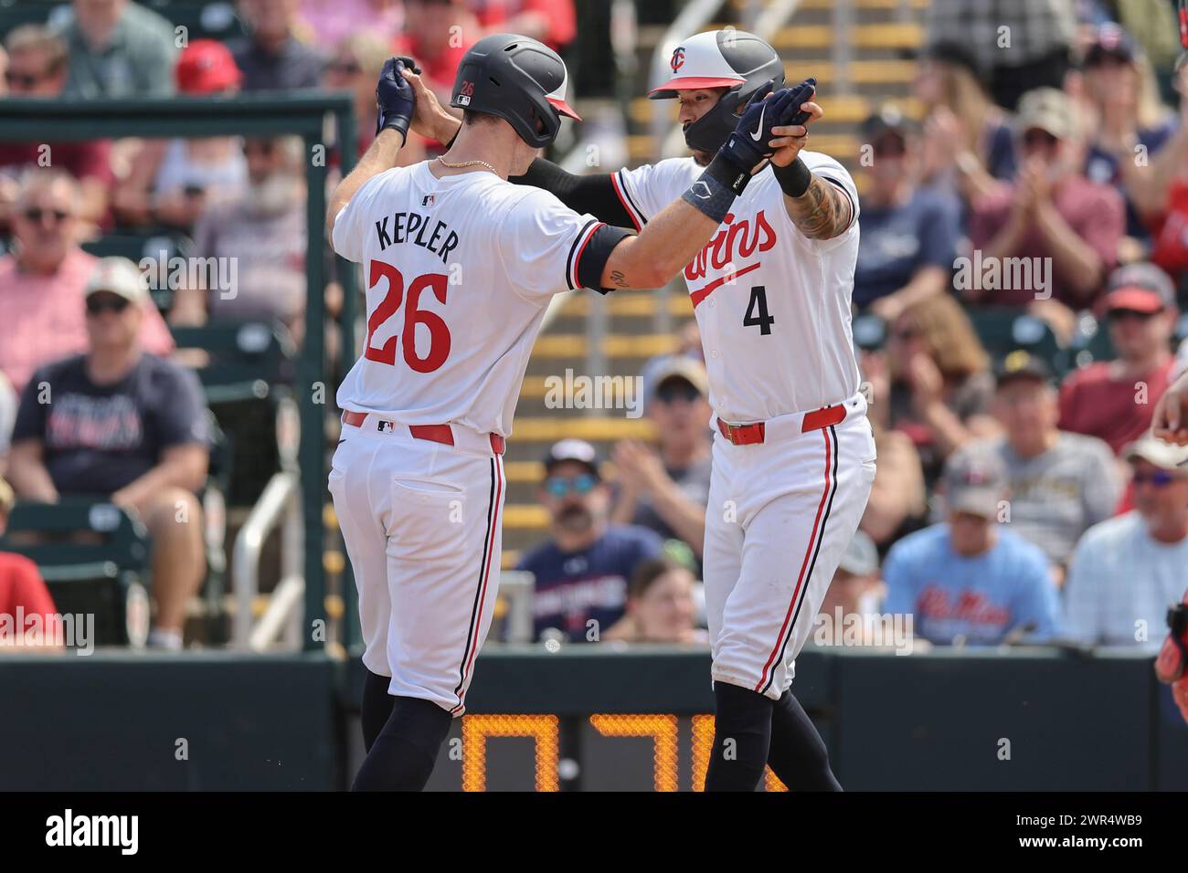 Carlos correa twins hi-res stock photography and images - Alamy