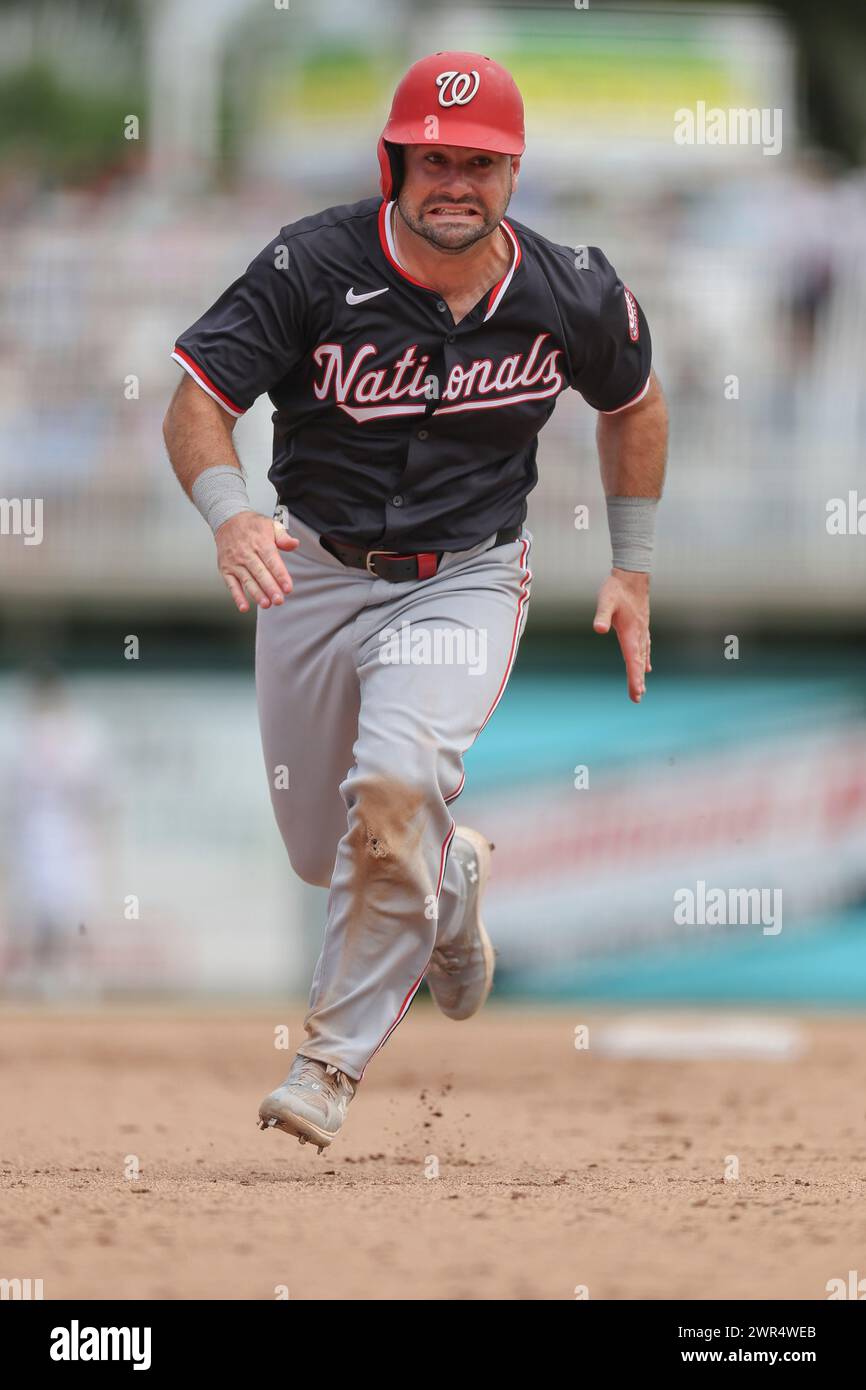 Fort Myers, FL: Washington Nationals third baseman Jake Alu (39) heads ...