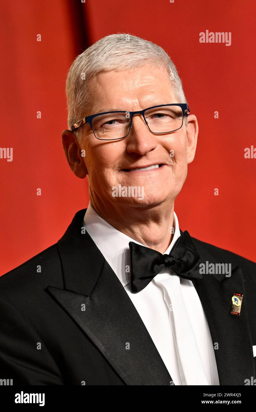 Timothy Cook, chief executive officer of Apple Inc., arrives at the ...