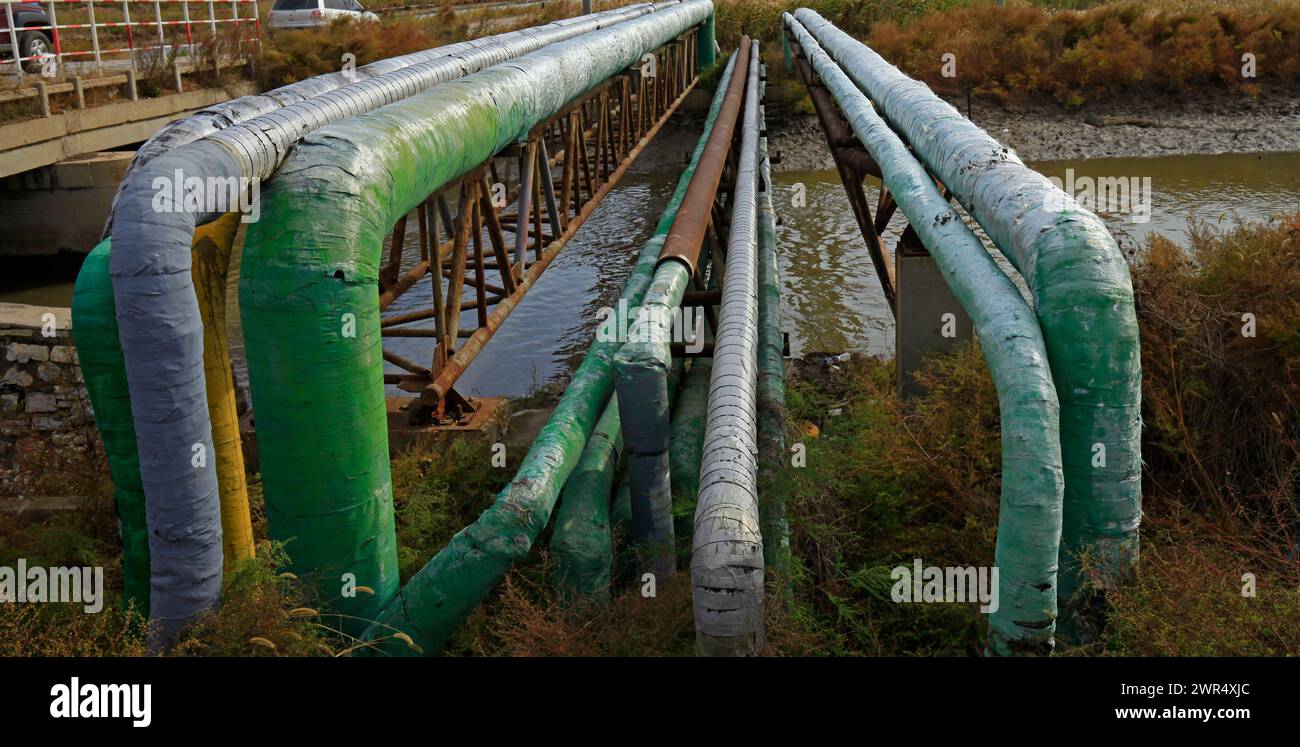 Pipeline computer graphics hi-res stock photography and images - Alamy