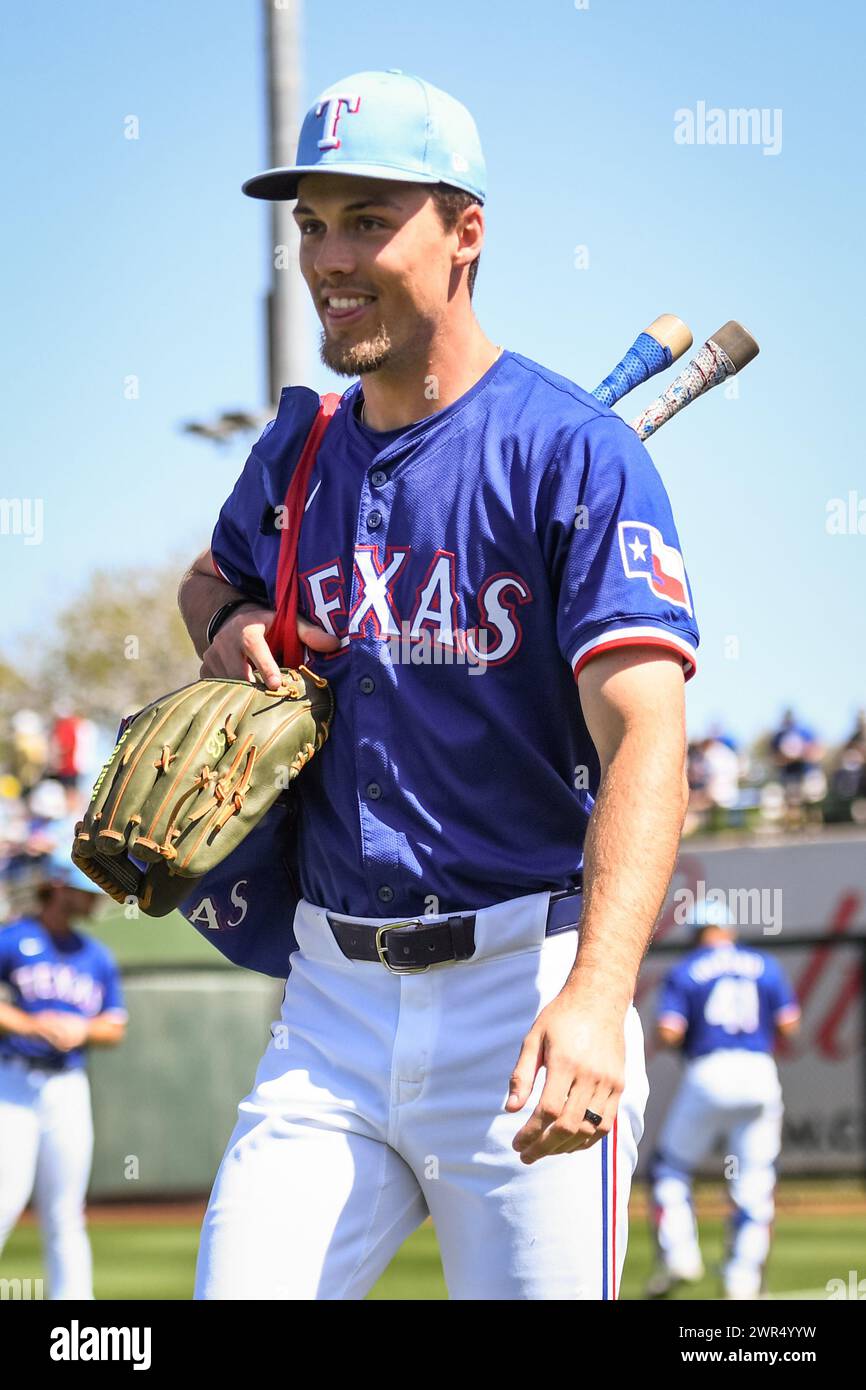 Texas Rangers right fielder Evan Carter (32) walks onto the field ...