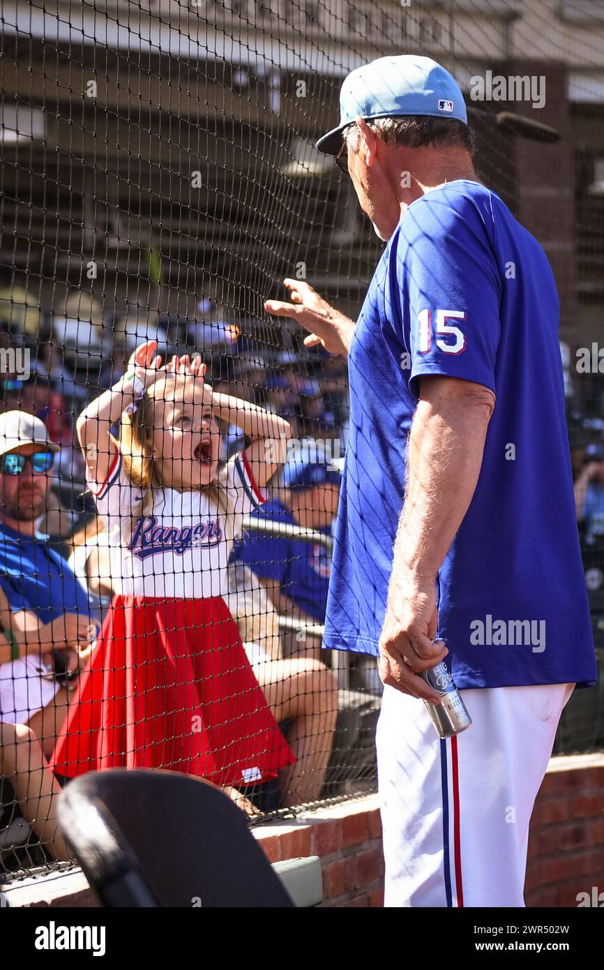 Texas Rangers head coach Bruce Bochy (15) spends time with his family ...