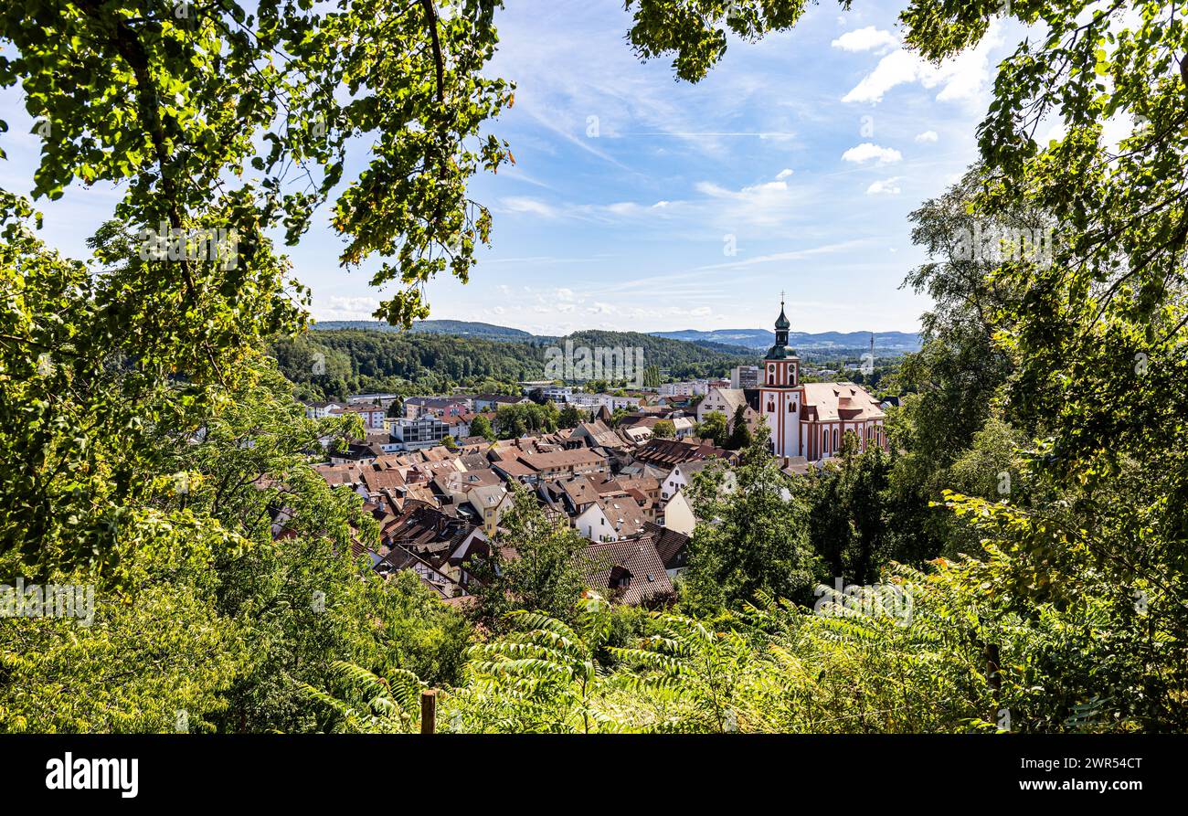 Das Wahrzeichen der Altstadt von Tiengen ist die katholische Kirche ...