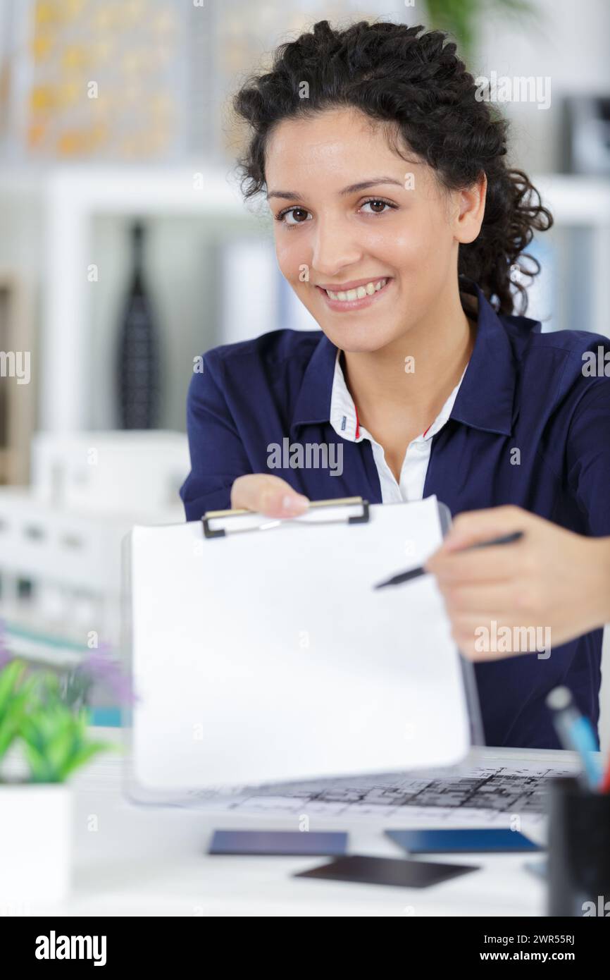 Female storekeeper supermarket employee hi-res stock photography and ...