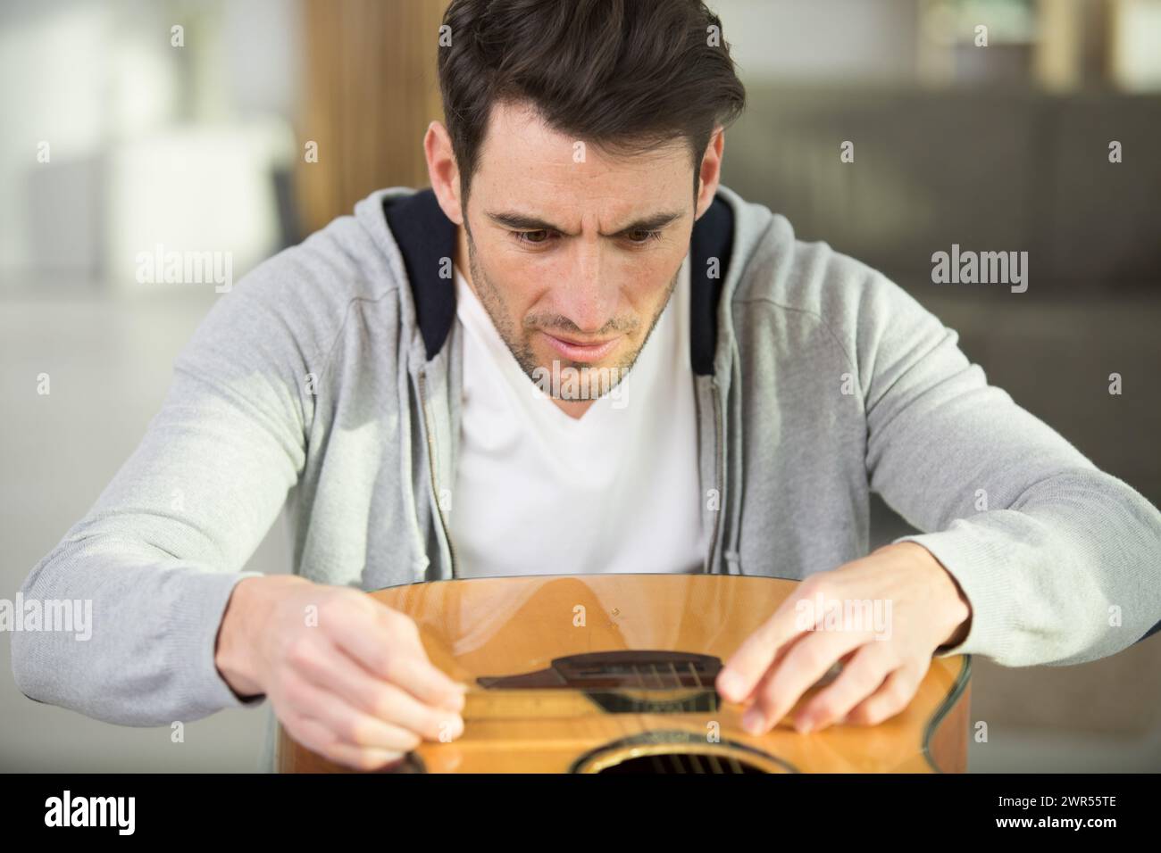 Checking strings hi-res stock photography and images - Alamy