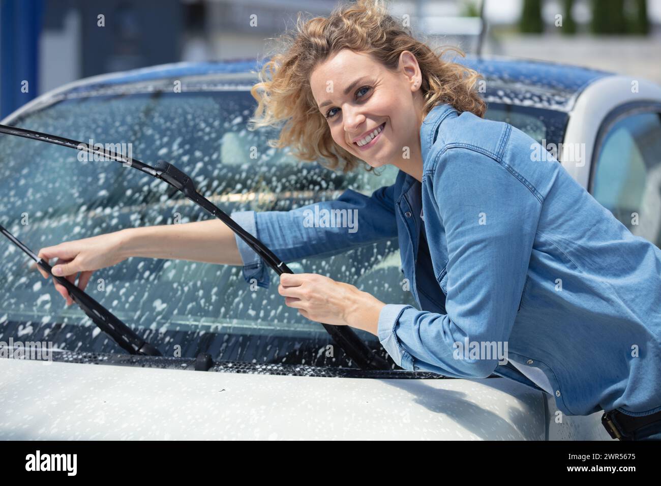 Car windows drying hi-res stock photography and images - Alamy