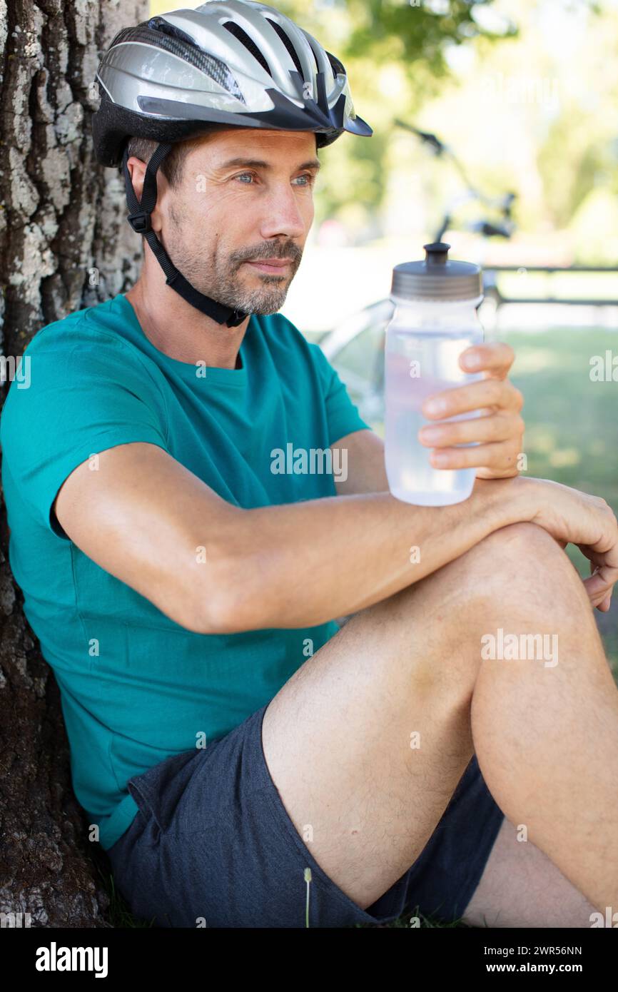 Professional cyclist resting bicycle hi-res stock photography and ...