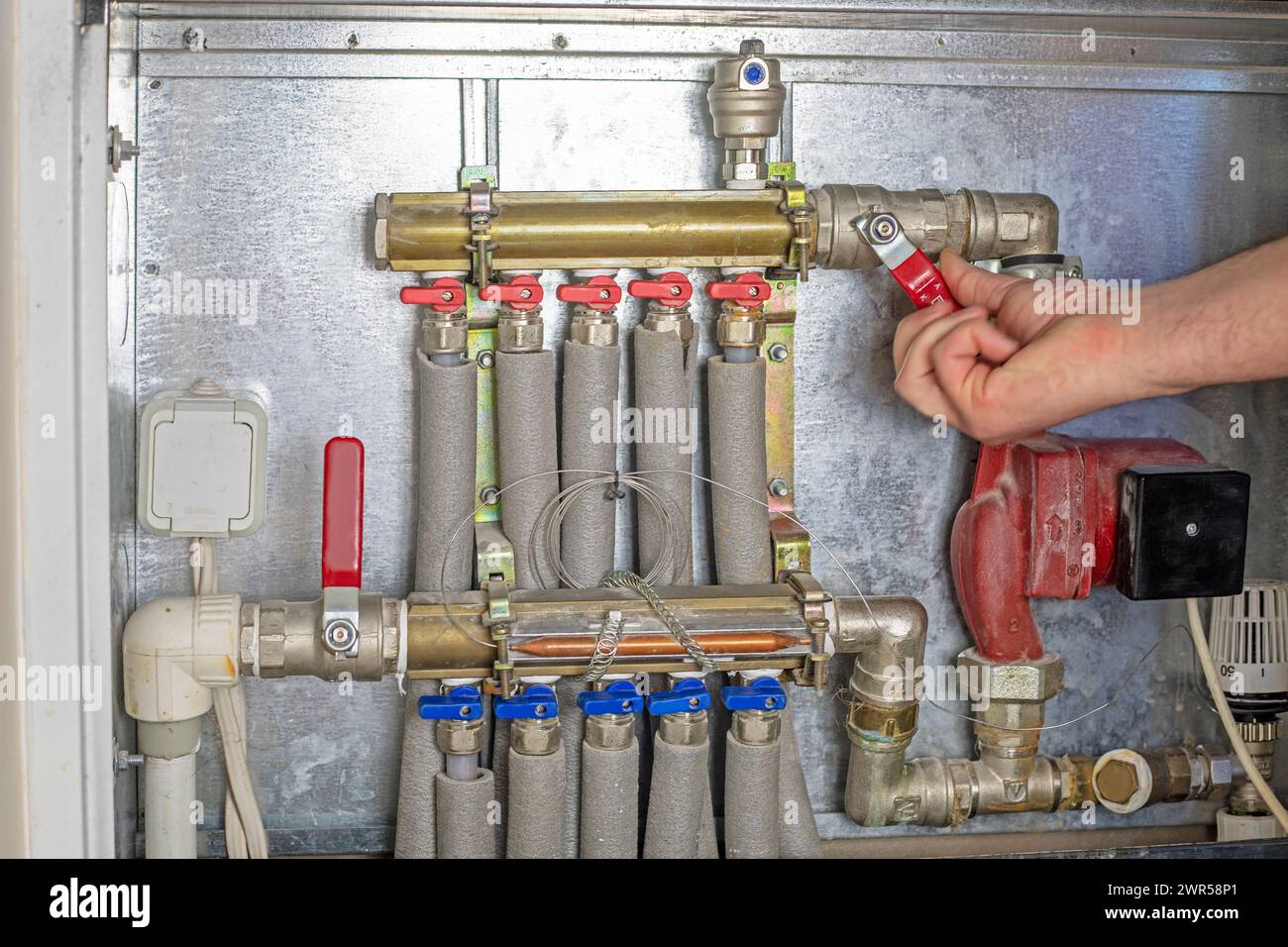 Turn off the tap hi-res stock photography and images - Alamy