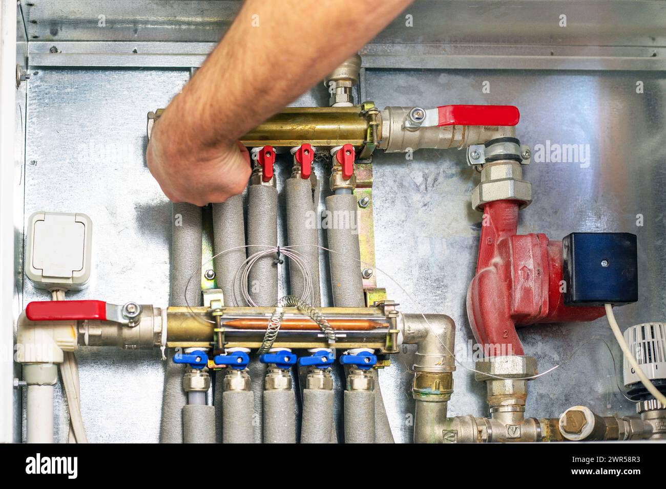 Turn off the tap hi-res stock photography and images - Alamy