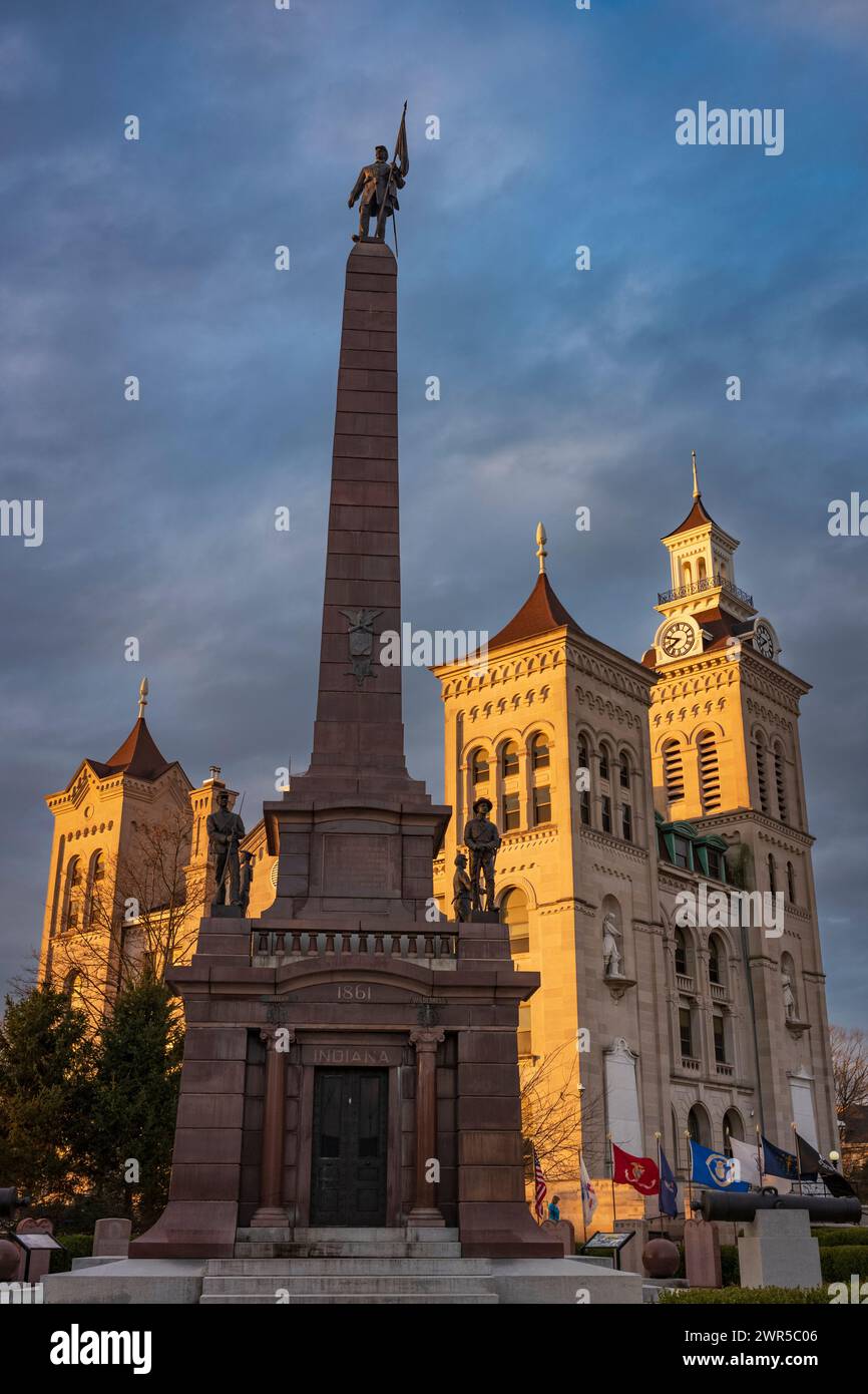 The Knox County Courthouse and Civil War Memorial in downtown Vincennes ...