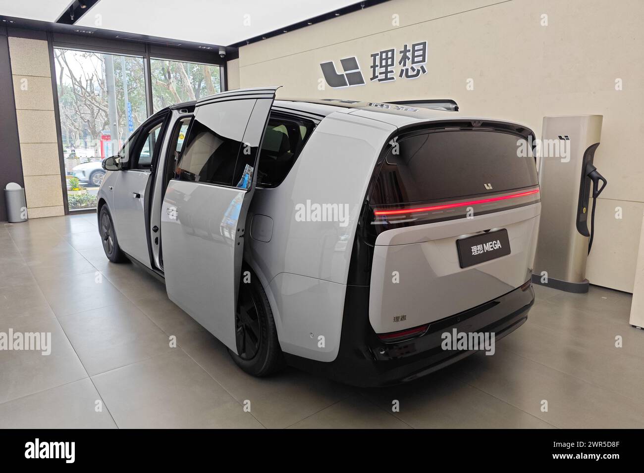 Li auto mega hi-res stock photography and images - Alamy