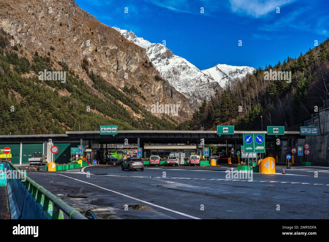 Toll booths italy hi-res stock photography and images - Alamy