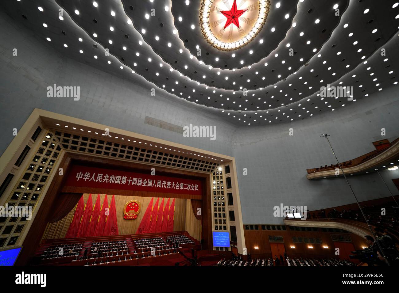 Delegates attend the closing session of the National People's Congress ...