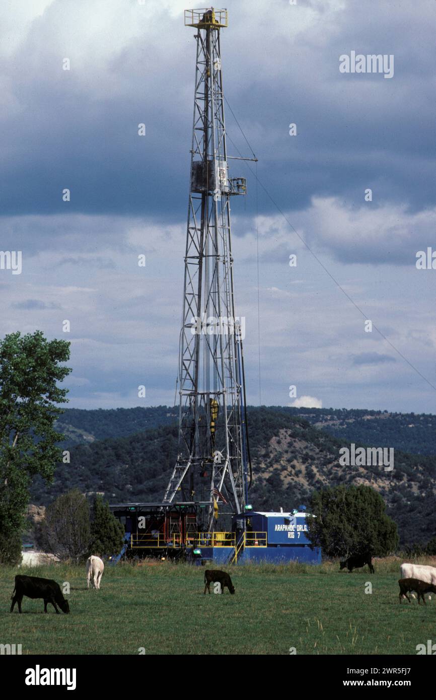 Colorado oil well hi-res stock photography and images - Alamy