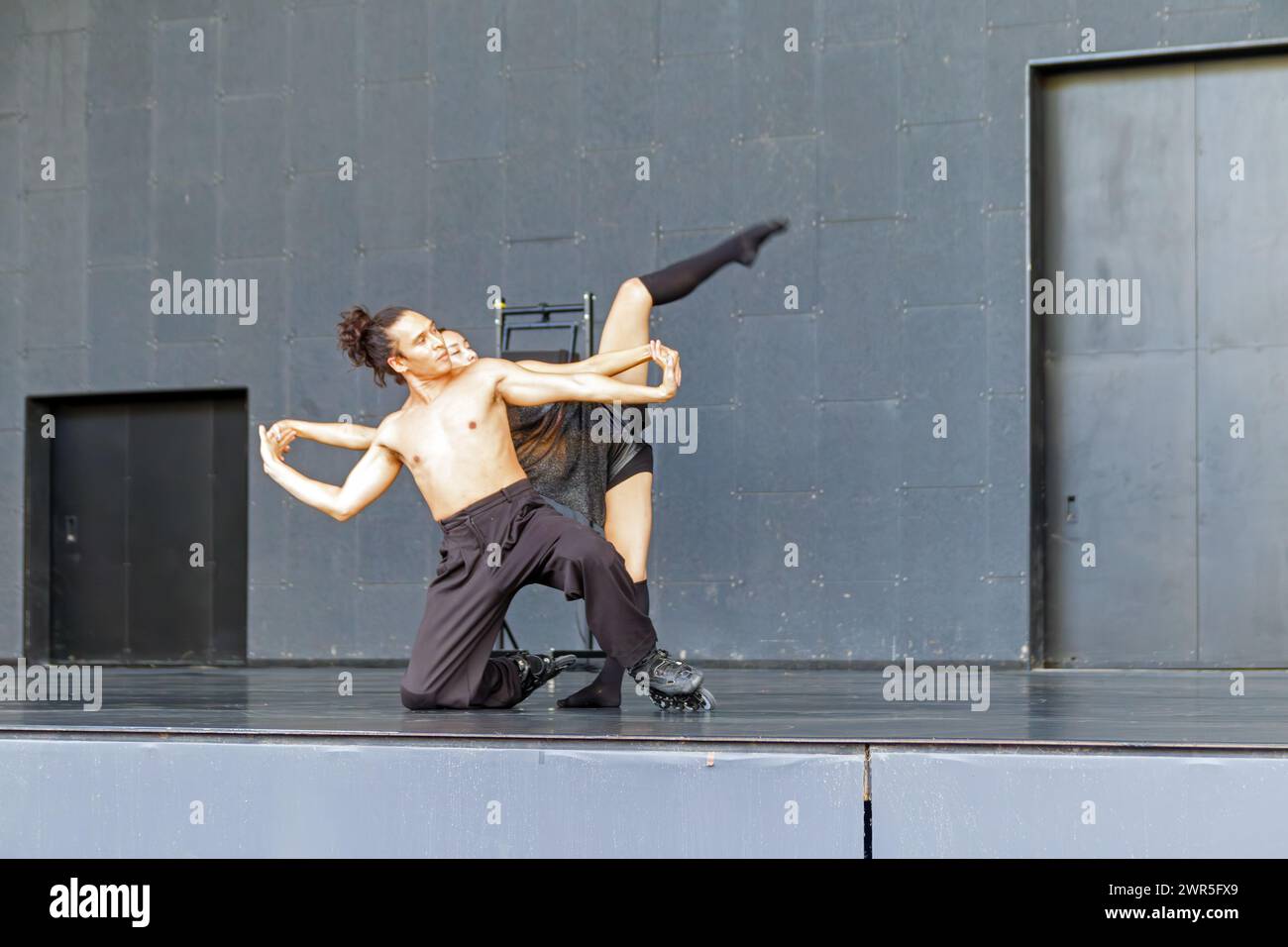 Reflet: Hip-Hop Dance Show with Shihya Peng and Xuan Le. Amphitheatre Claude Nougaro ...