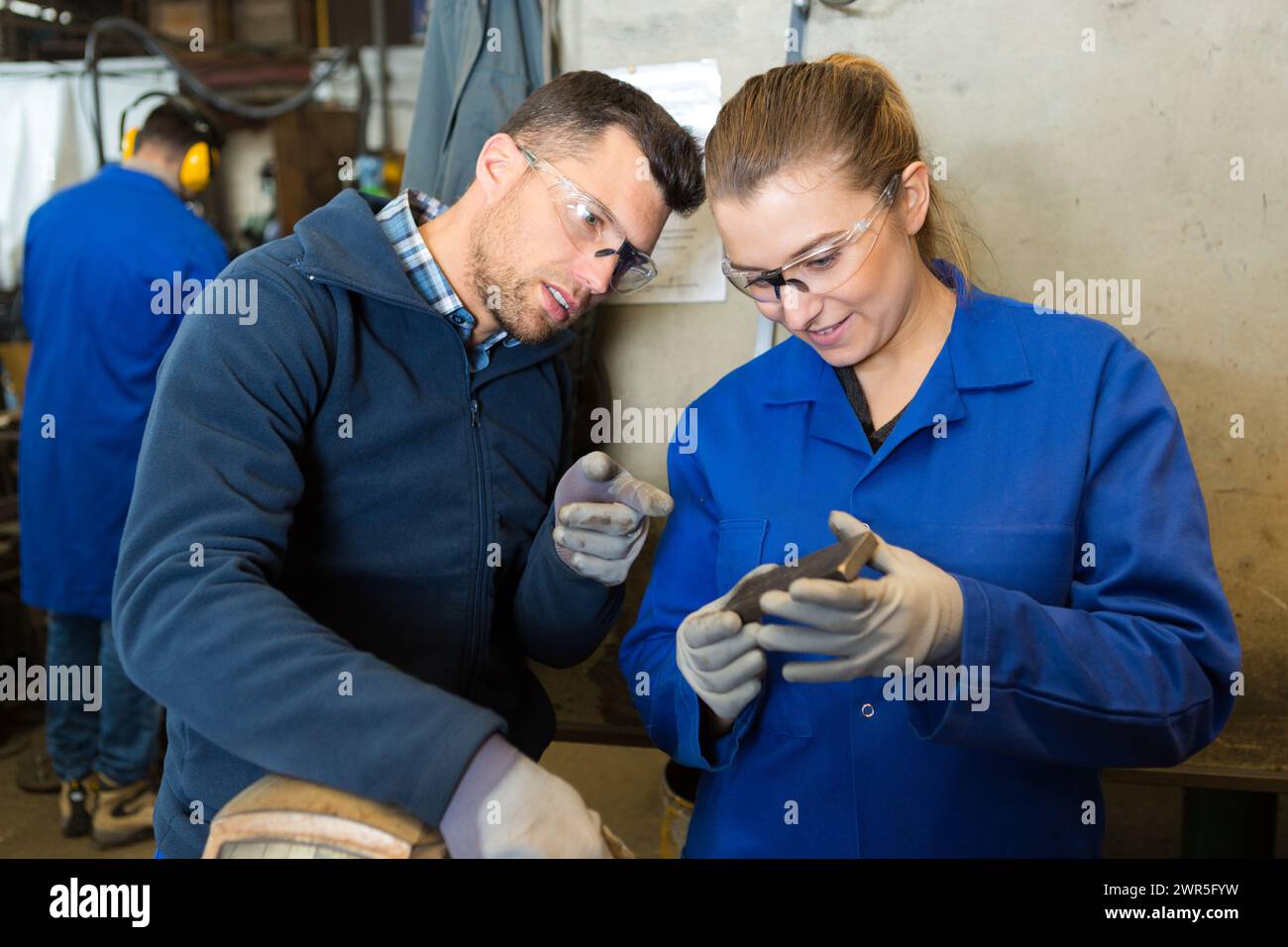 Female engineers steel hi-res stock photography and images - Alamy