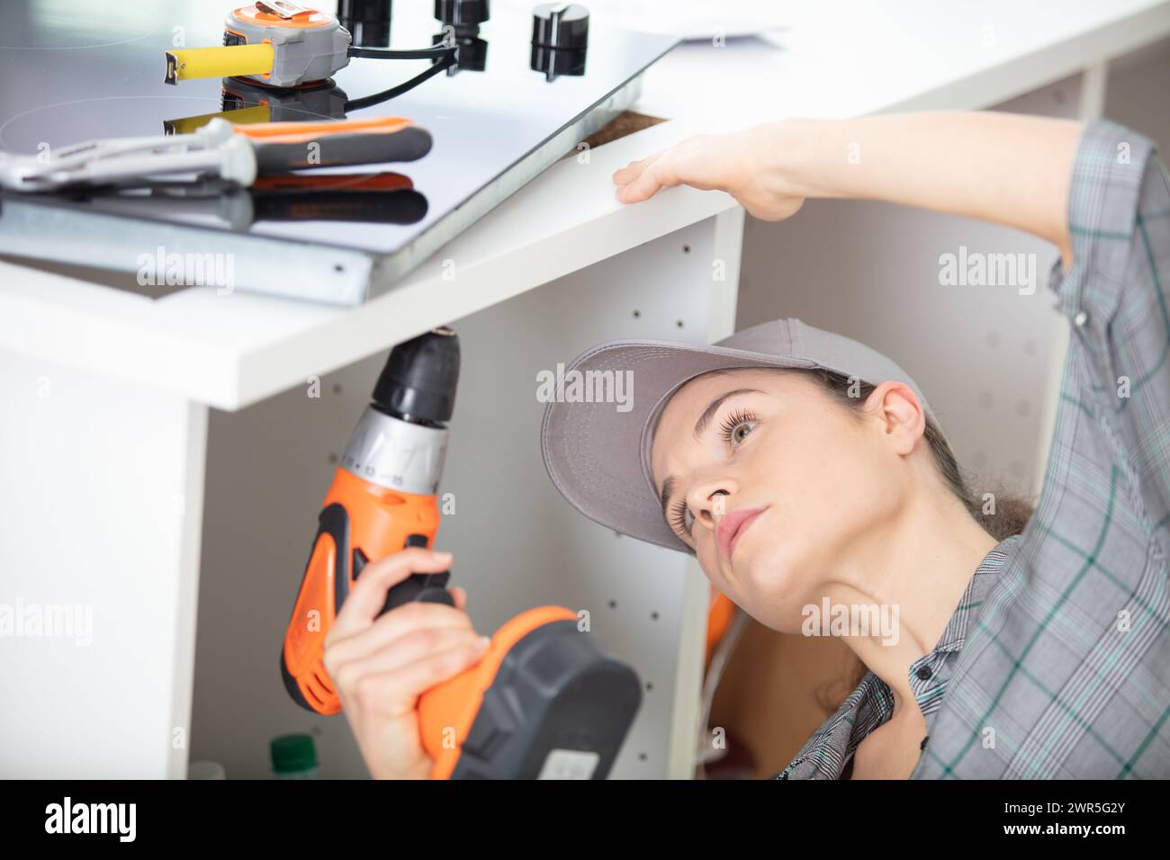 Installing cabinets hi-res stock photography and images - Alamy