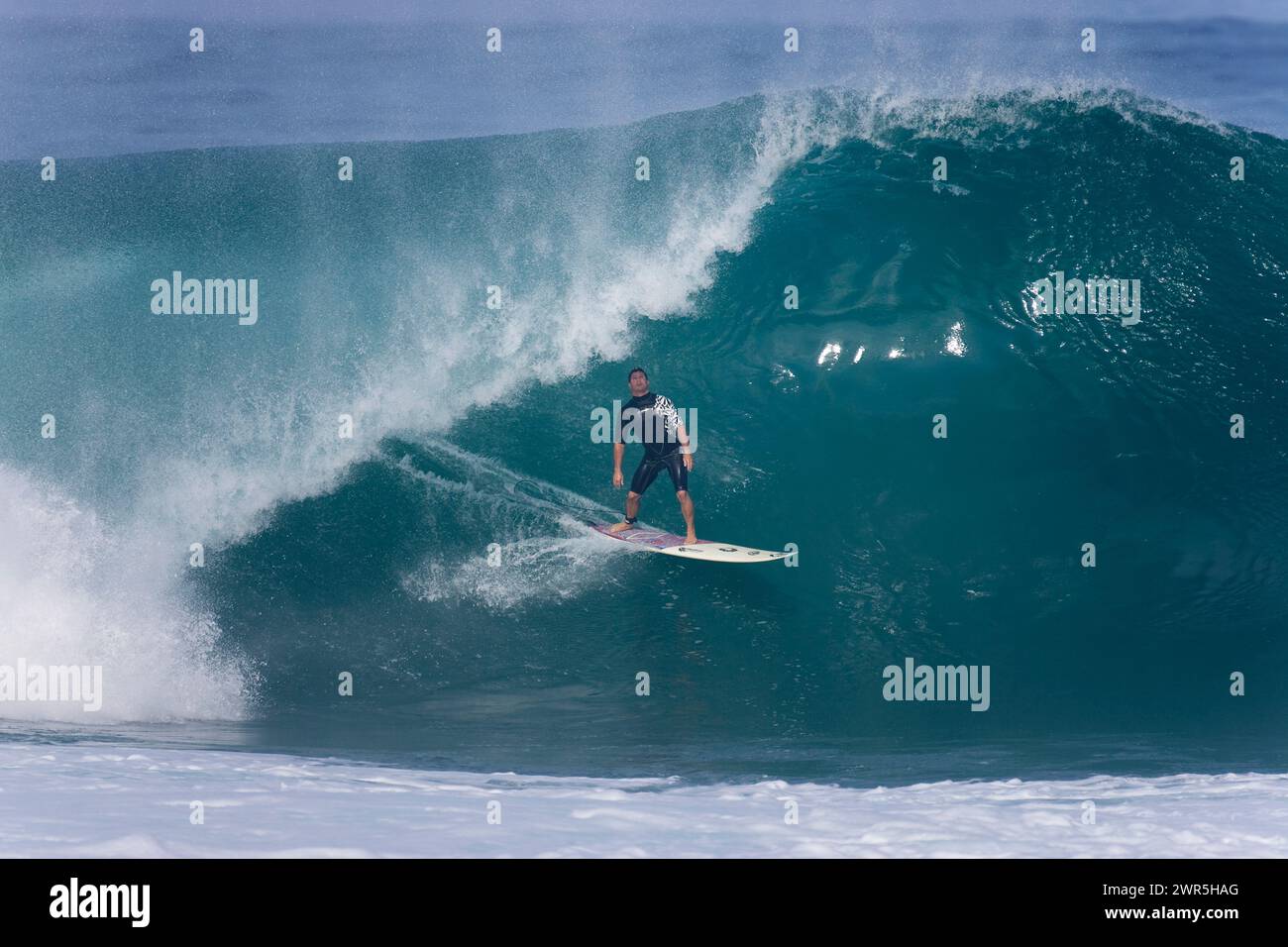 Inside breaking wave hi-res stock photography and images - Alamy