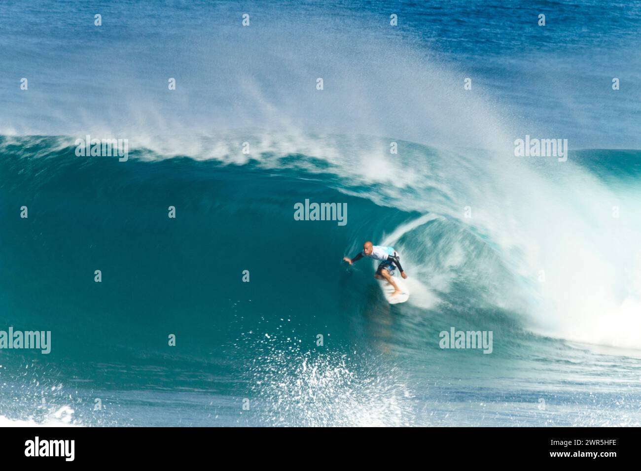 Kelly Slater surfing at the 2009 Pipe Masters Stock Photo - Alamy