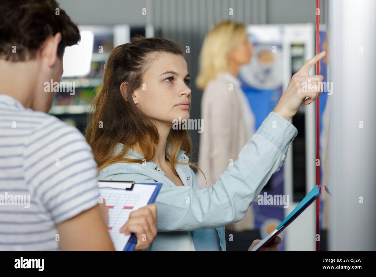 Course announcement hi-res stock photography and images - Alamy