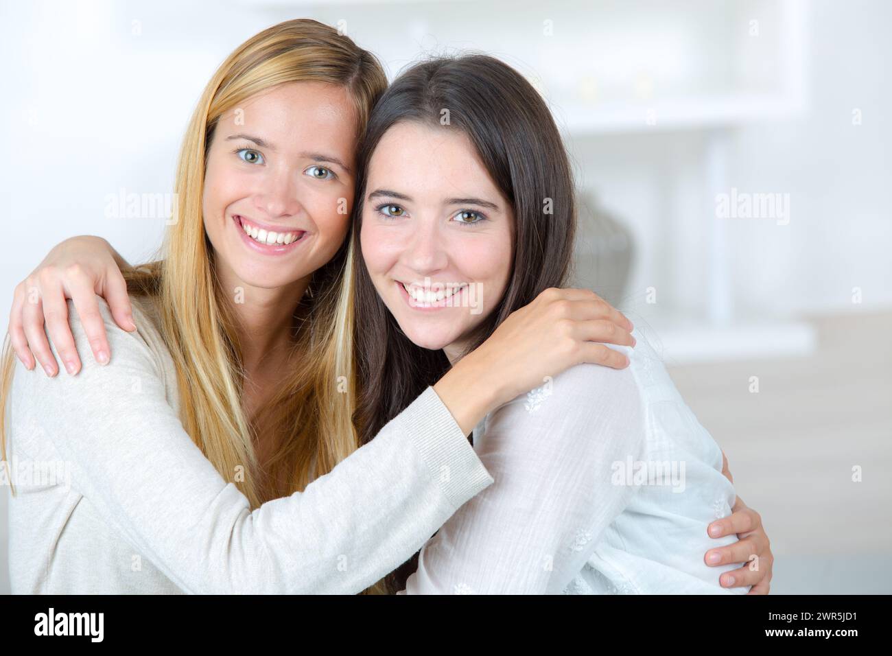 Teenager friends pose hi-res stock photography and images - Alamy