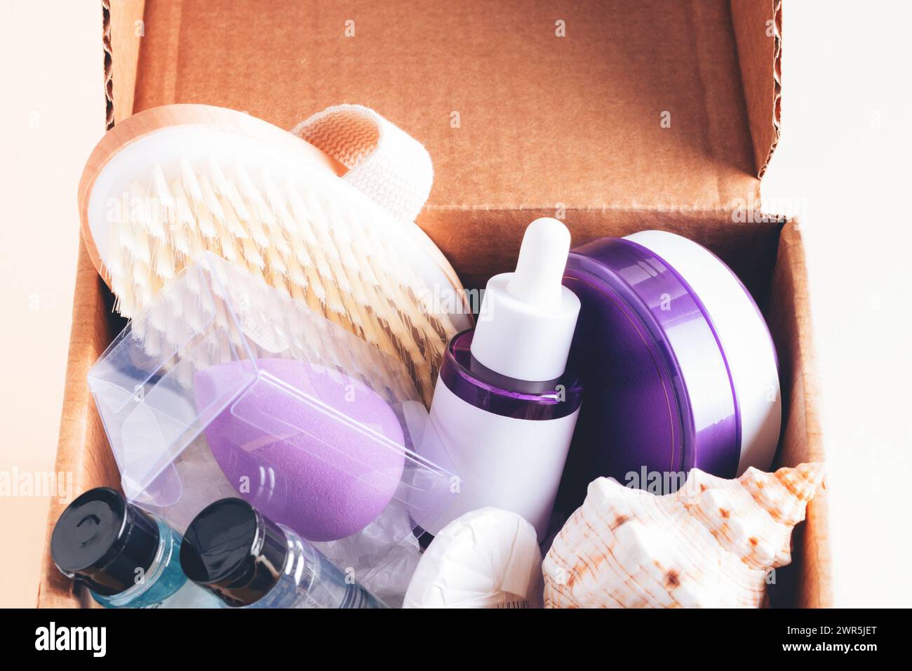 Open box products hi-res stock photography and images - Alamy