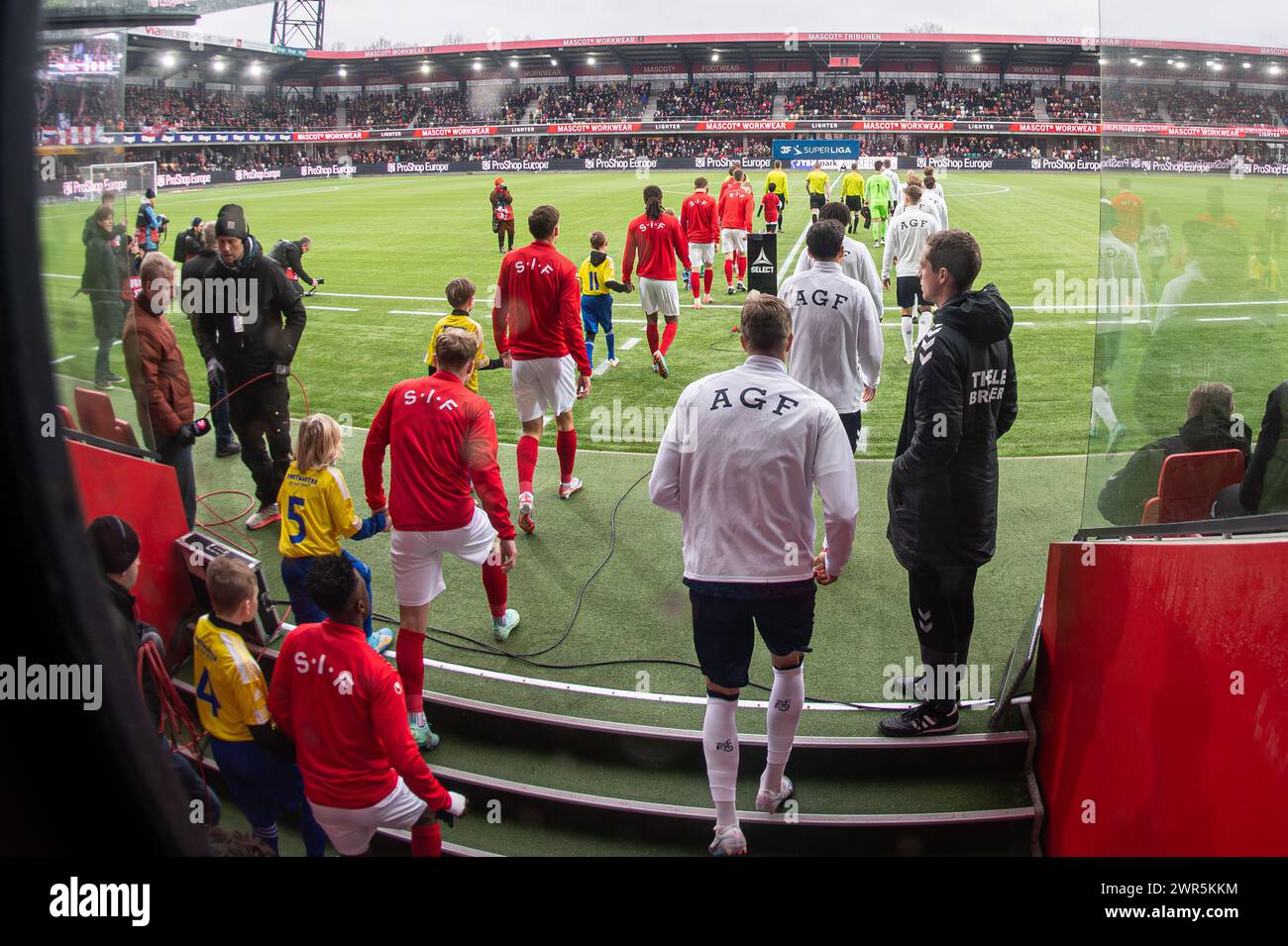 Silkeborg, Denmark. 10th, March 2024. The players from the two teams enter the pitch for the 3F ...